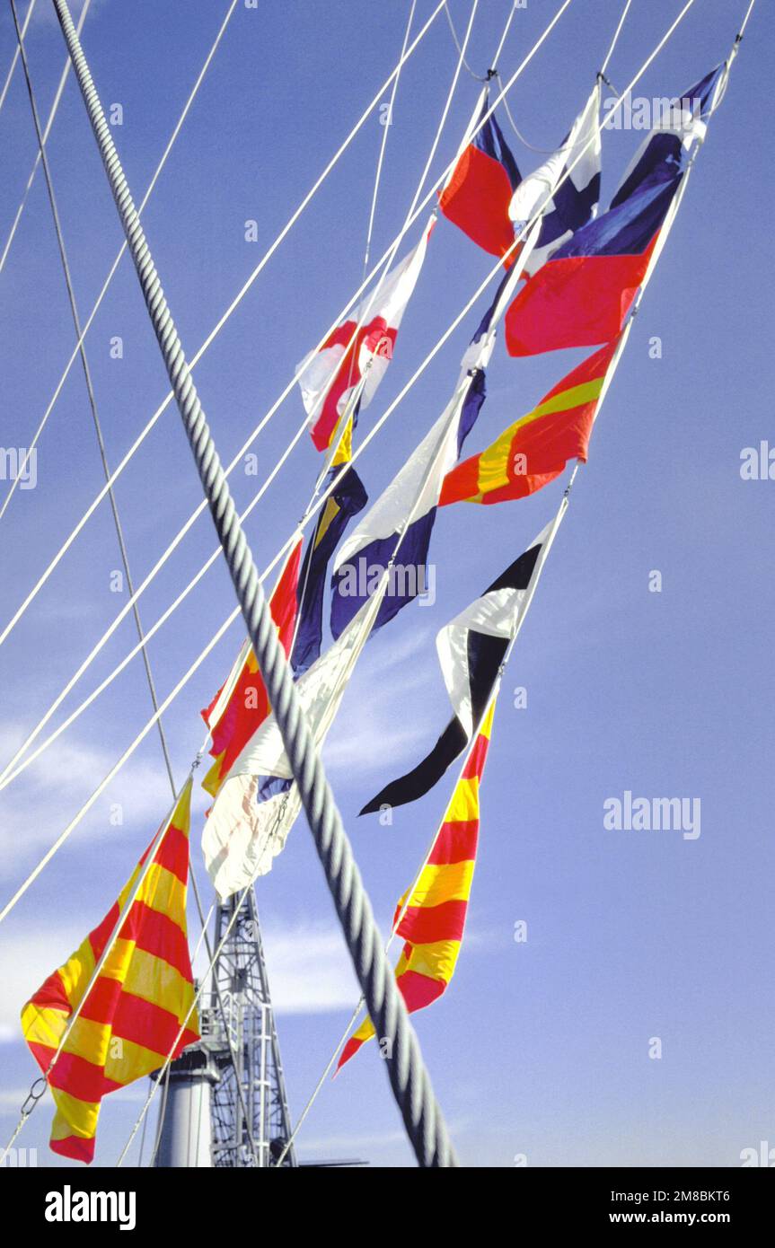 Halyards hi-res stock photography and images - Alamy