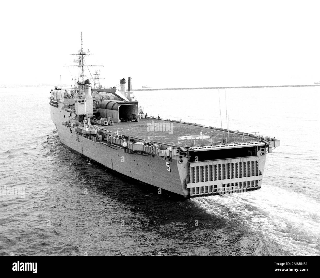 A port quarter view of the amphibious transport dock USS OGDEN (LPD 5 ...