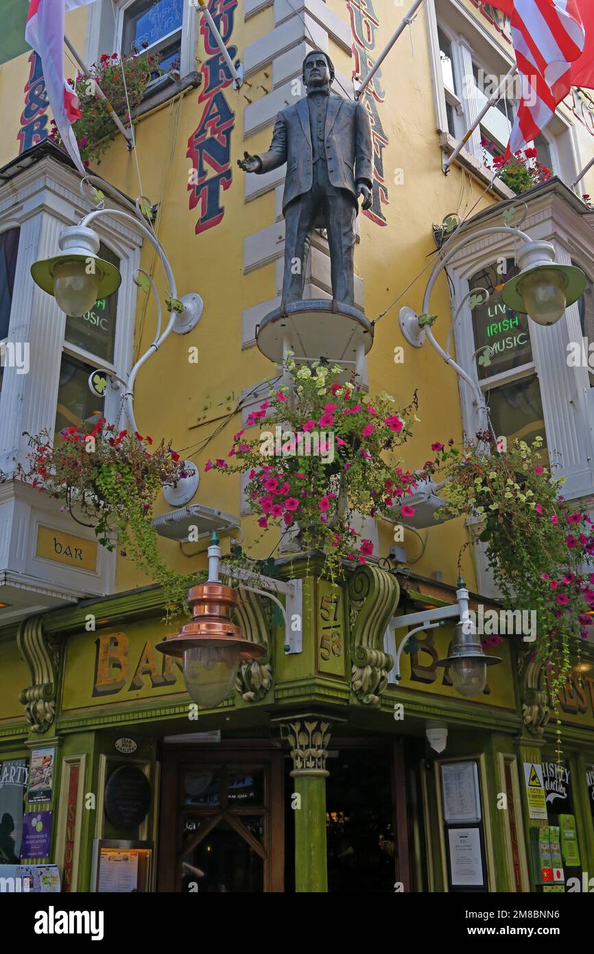 Oliver St. John Gogartys bar, James Joyce statue,in the Heart of Temple ...