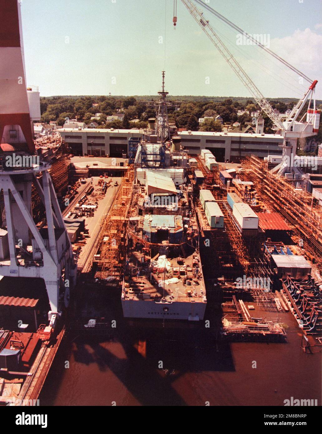 A stern view of the guided missile cruiser GETTYSBURG (CG-64) on the ...