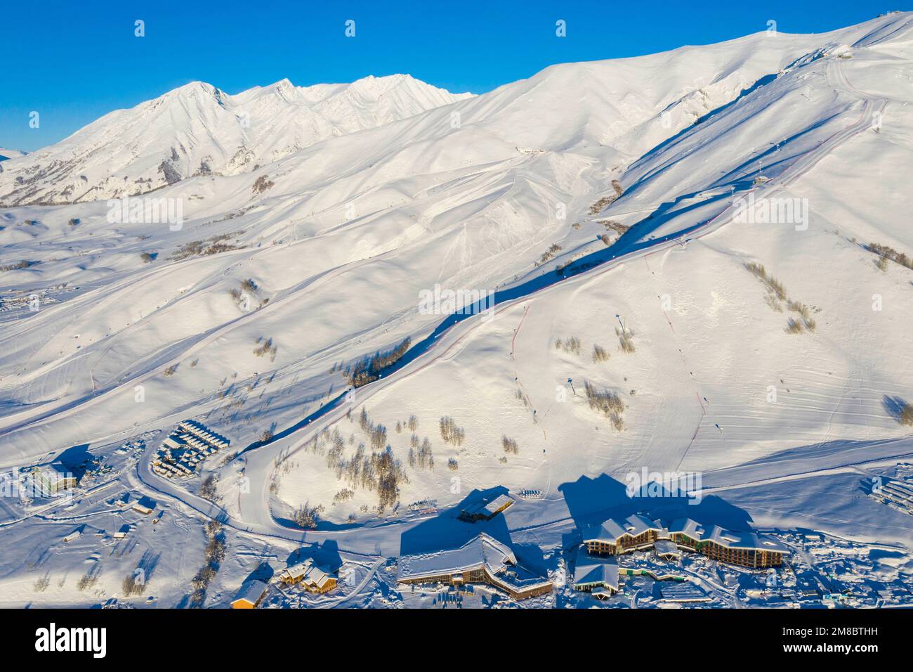 (230113) -- ALTAY, Jan. 13, 2023 (Xinhua) -- This aerial photo taken on ...