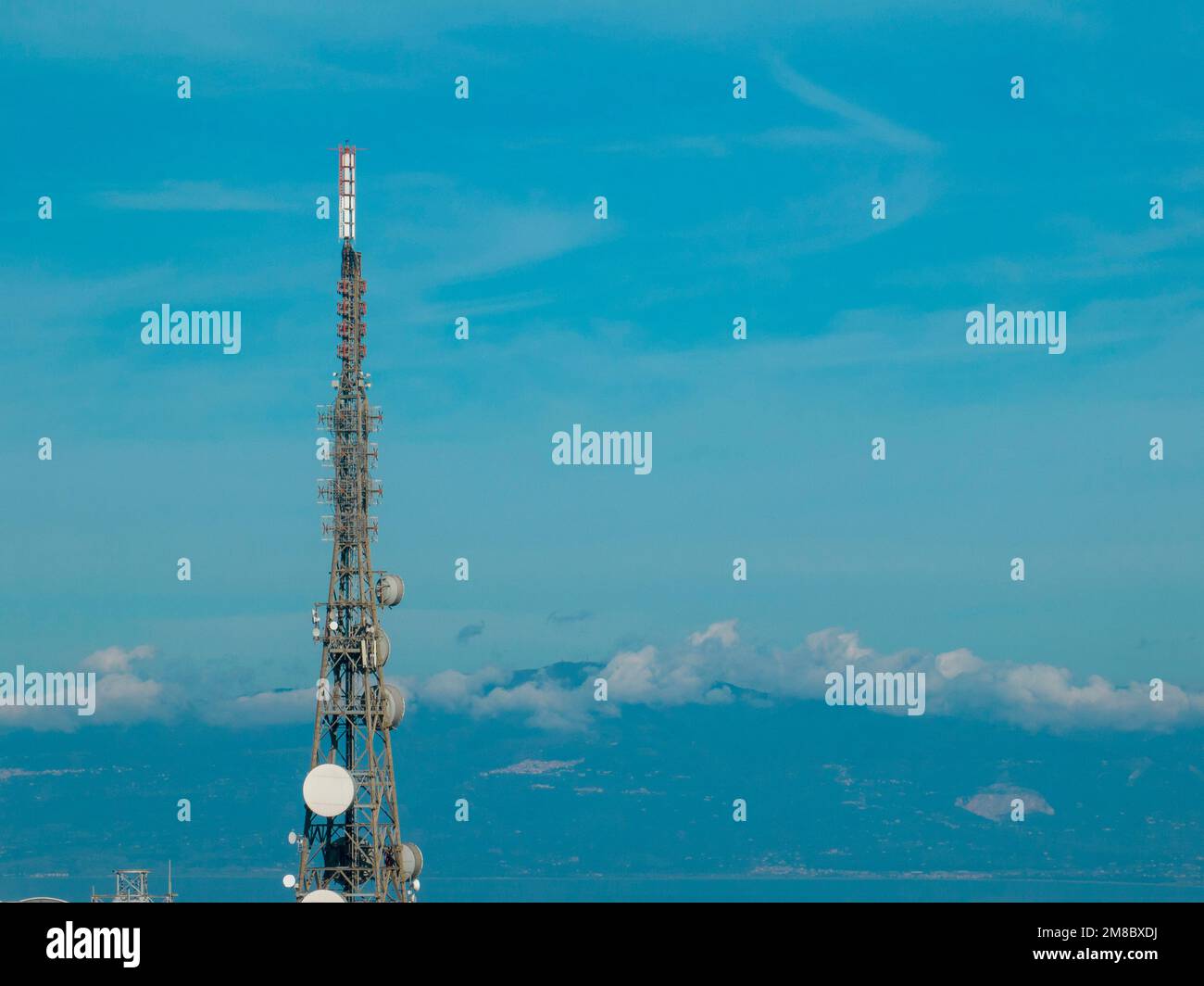 Antenna for telecommunications, radio and television transmitting ...