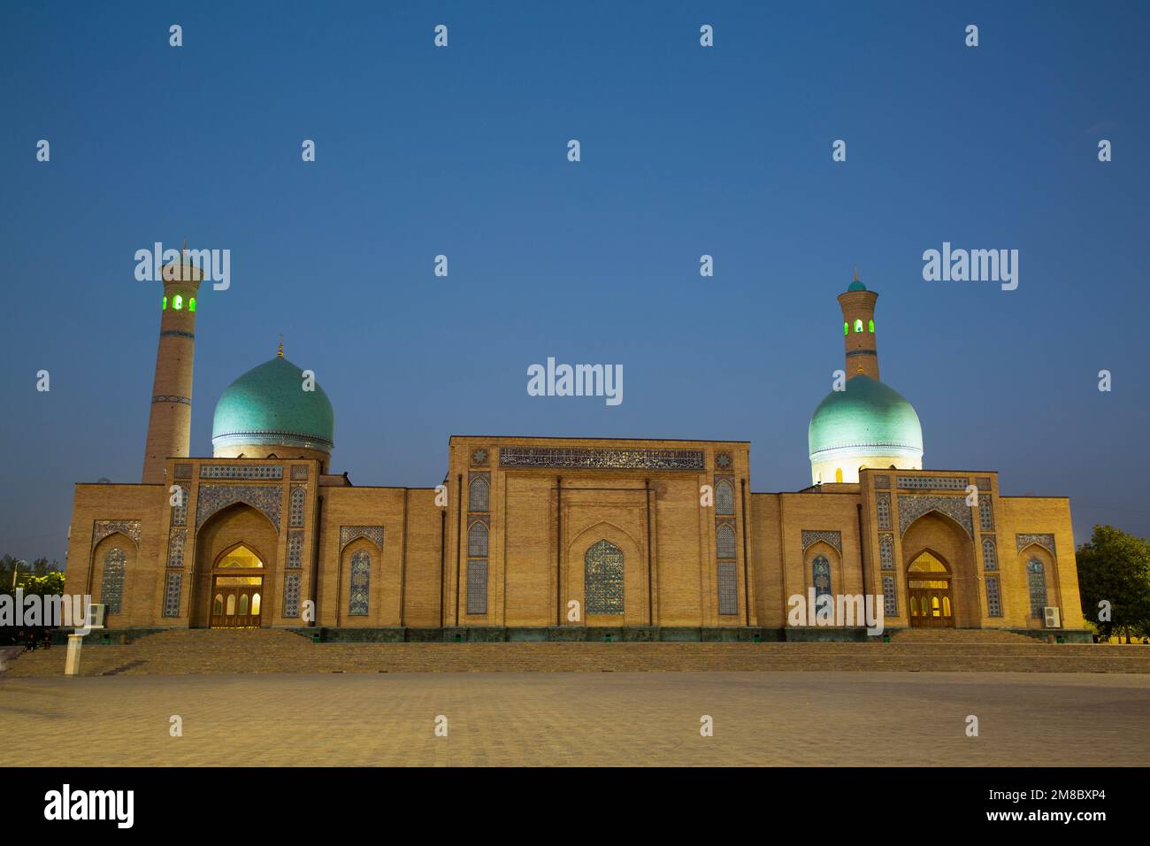 Evening, Khazrati Imam Mosque, Hazrati Imam Complex, Tashkent ...