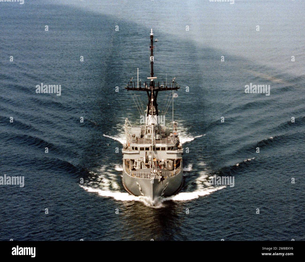 A bow view of the mine countermeasures ship USS DEFENDER (MCM 2 ...