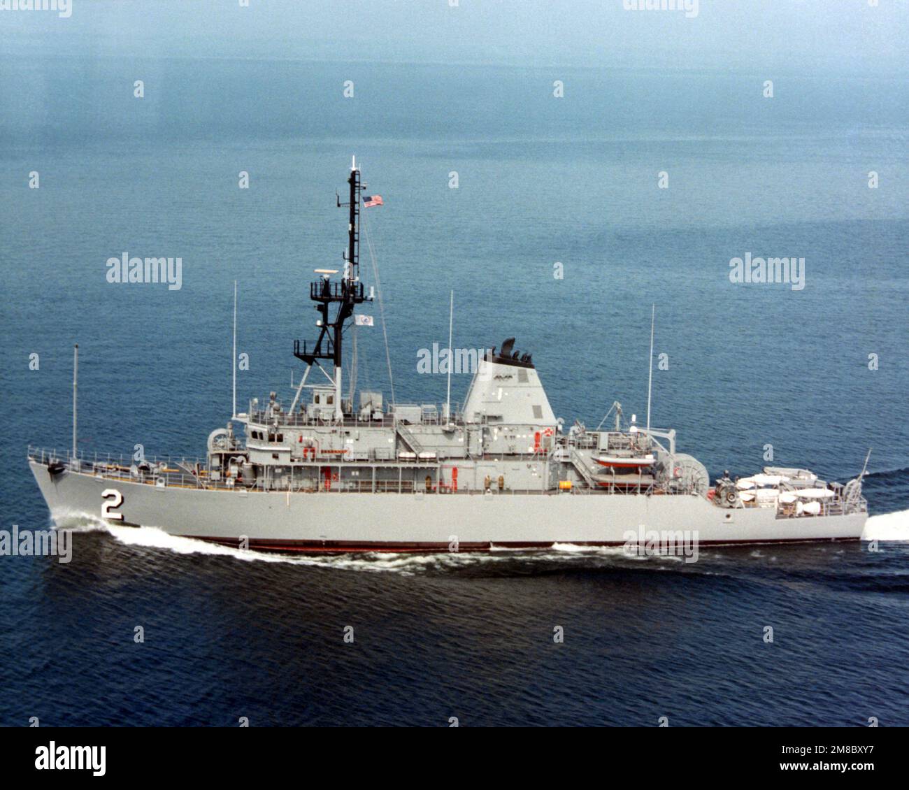 A port beam view of the mine countermeasures ship USS DEFENDER (MCM-2 ...