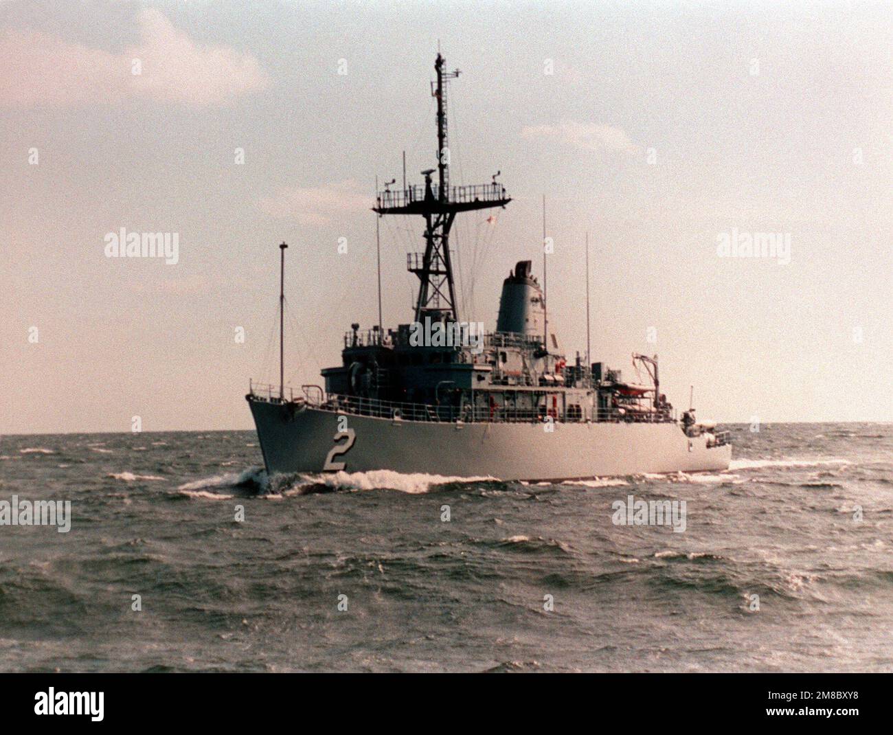A port bow view of the mine countermeasures ship USS DEFENDER (MCM 2 ...