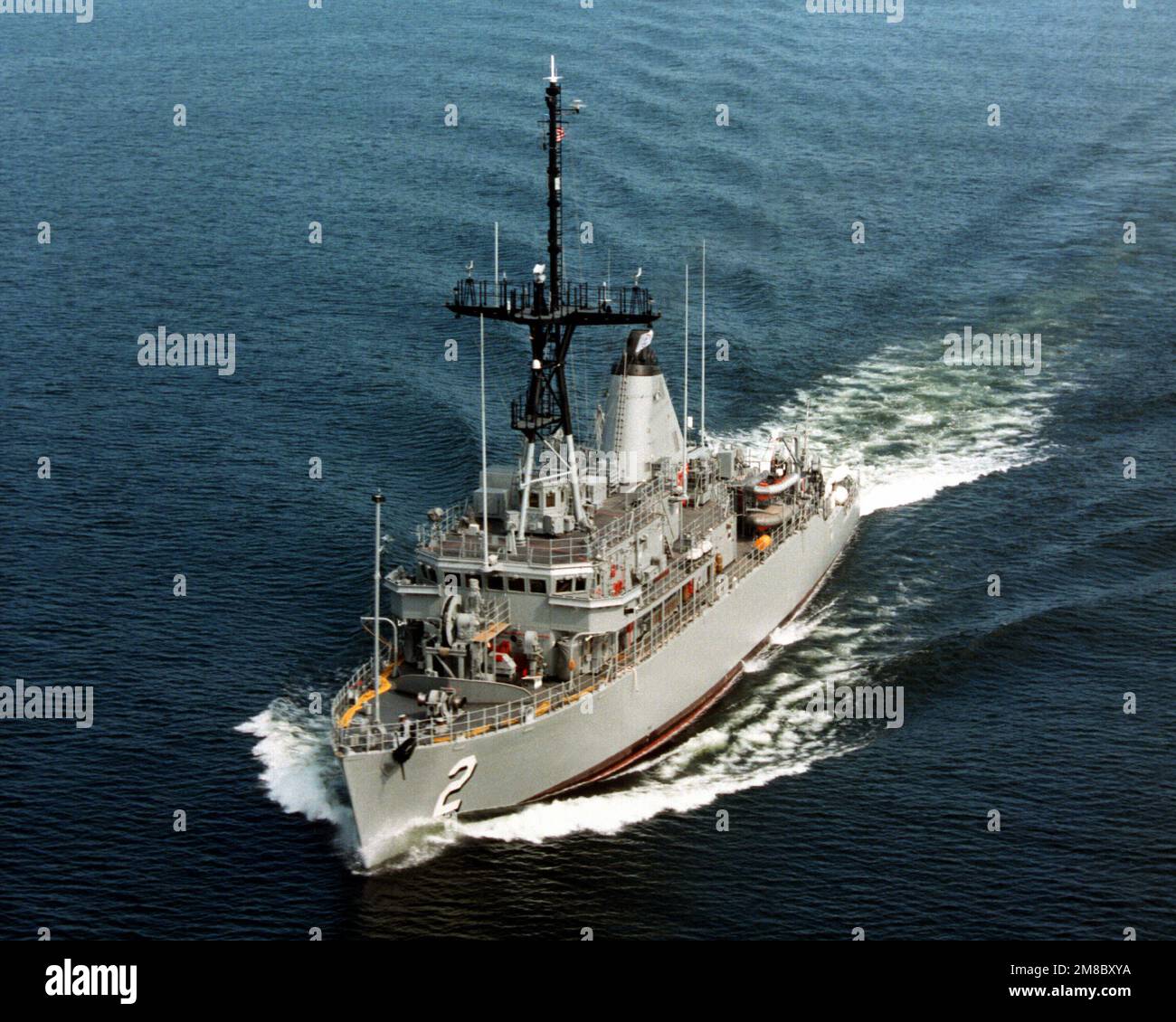 A port bow view of the mine countermeasures ship USS DEFENDER (MCM-2 ...