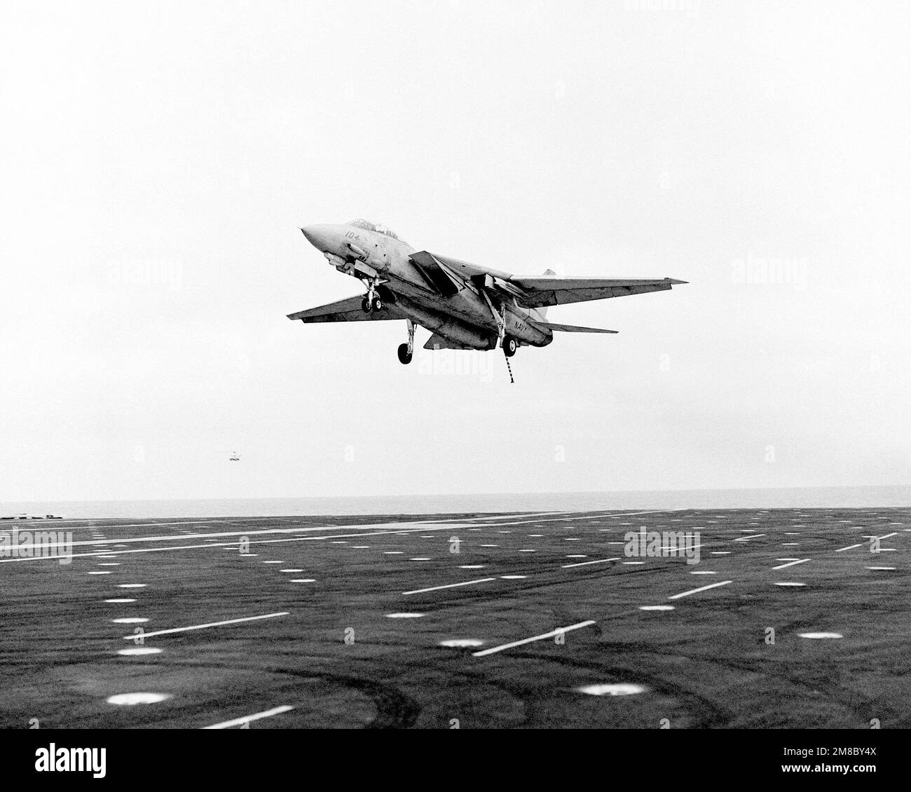 A Fighter Squadron 301 (VF-301) F-14A Tomcat aircraft prepares to catch ...