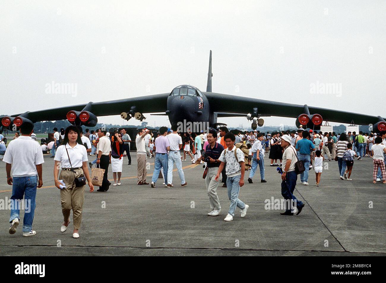 Visitors at the 39th Japanese-American Friendship Festival mill around ...