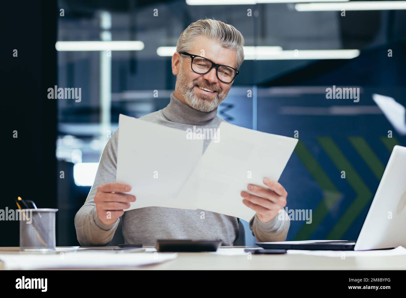 Mature man paper sheets hi-res stock photography and images - Alamy