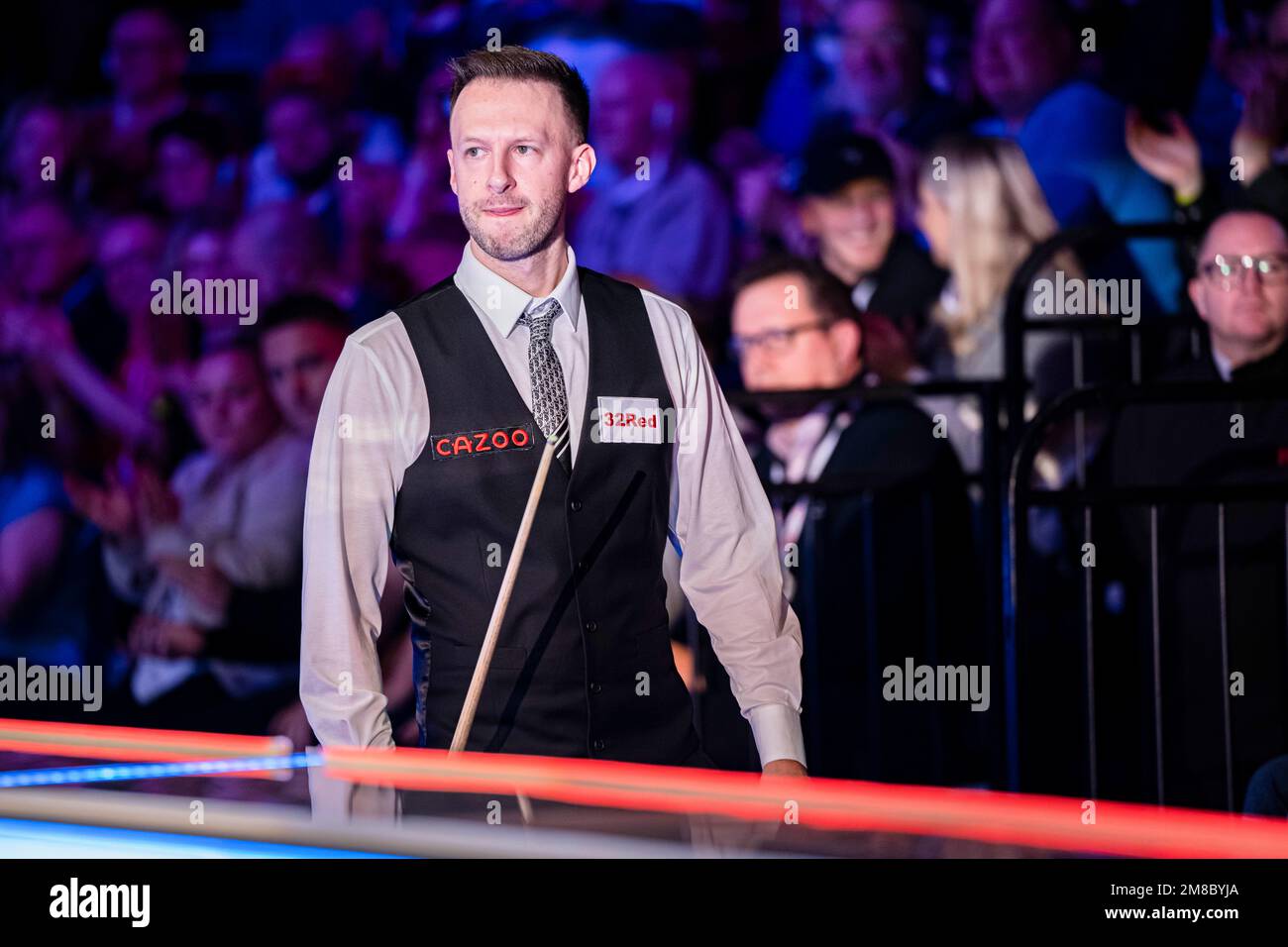 London, UK. 13th Jan, 2023. Judd Trump enters the arena in Quarter ...
