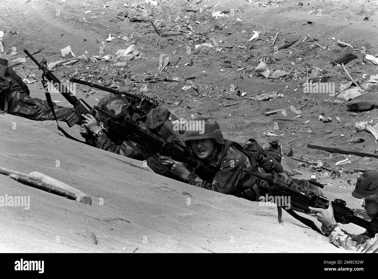 Marines with M16A2 rifles and M249 squad automatic weapon (SAW) in ...