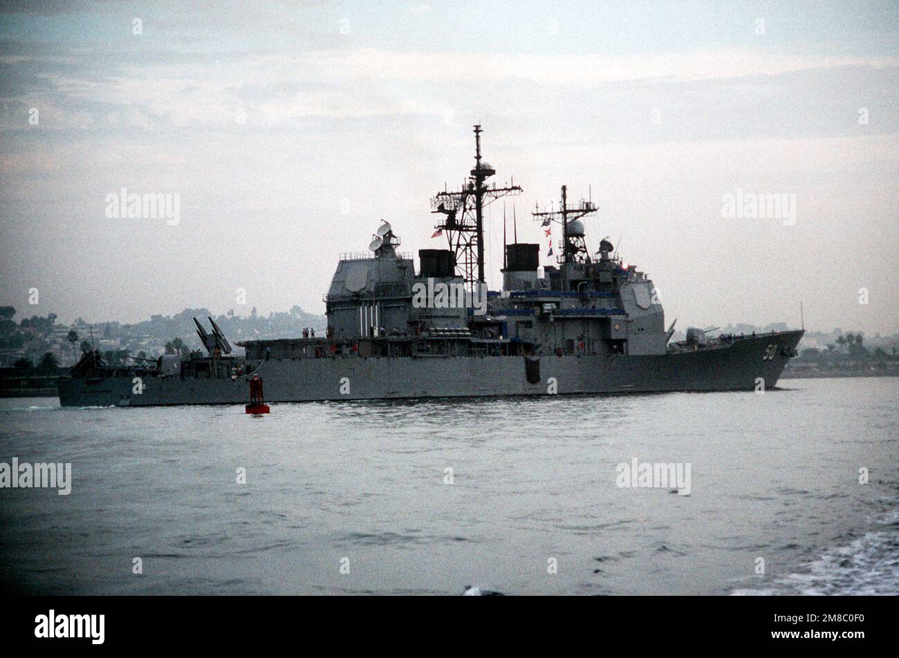A starboard view of the guided missile cruiser USS Valley Forge (CG-50 ...