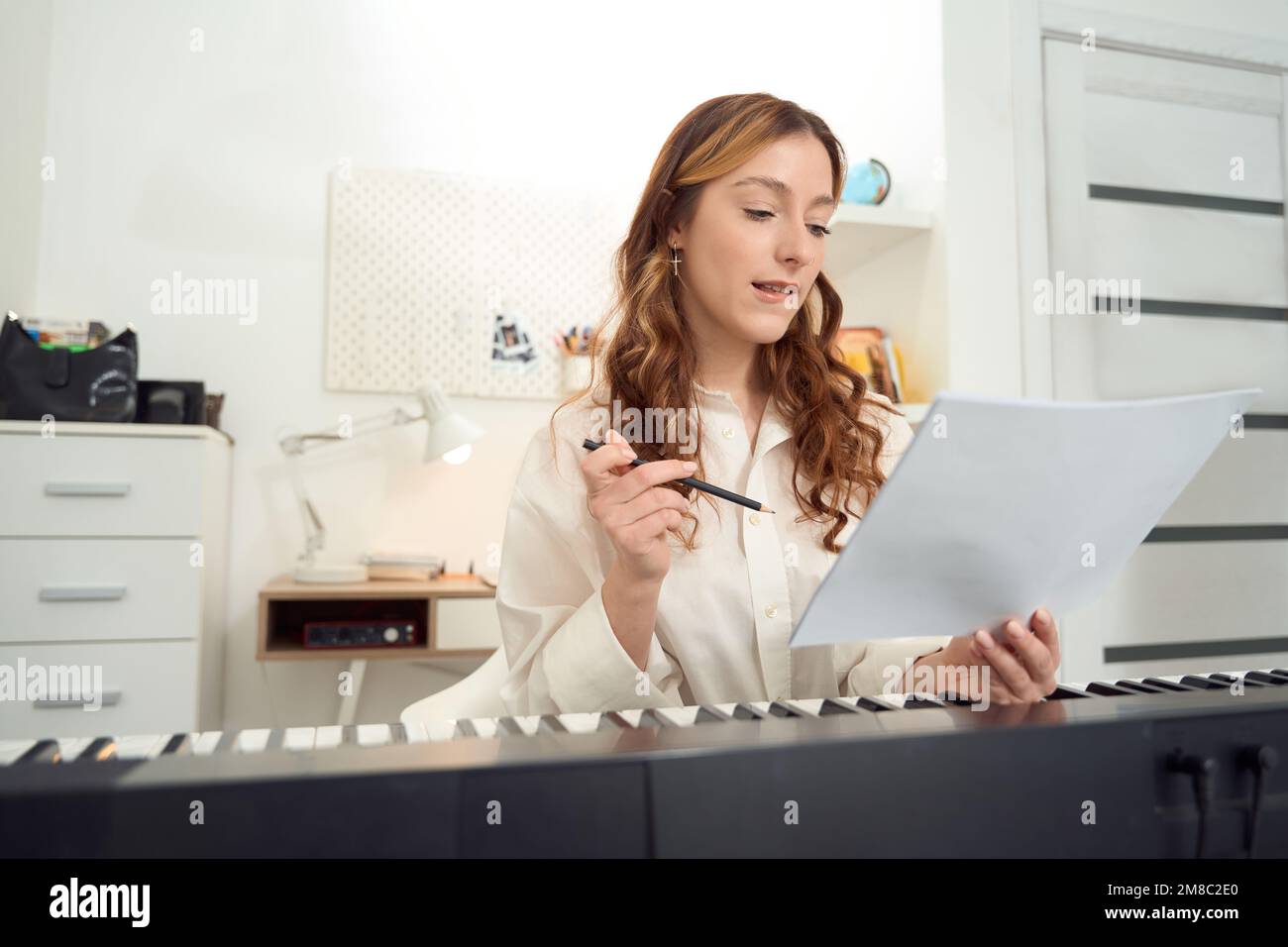 Seated female musician hi-res stock photography and images - Alamy