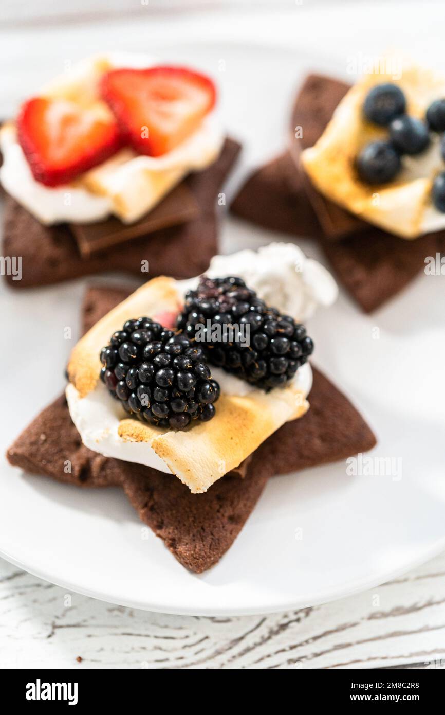 Fruit smores hi-res stock photography and images - Alamy