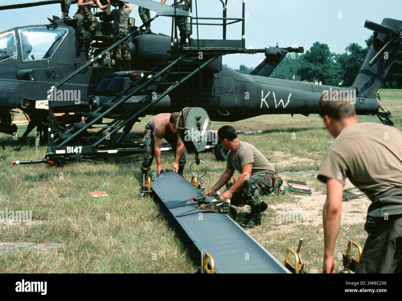 Soldiers from Co. D, 1ST Aviation Bn., 82nd Airborne Div., guide a main ...