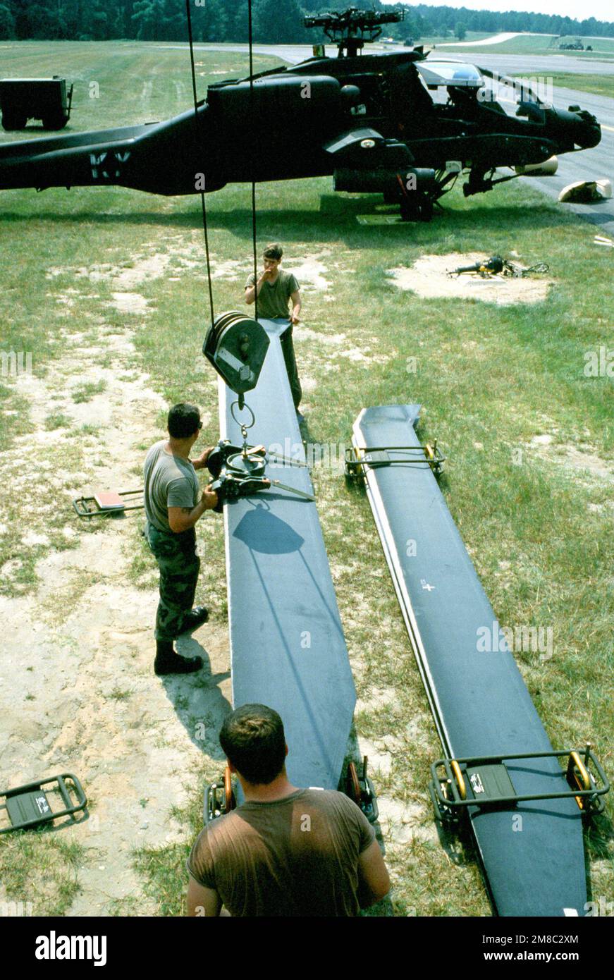 Soldiers from Co. D, 1ST Aviation Bn., 82nd Airborne Div., guide a main ...