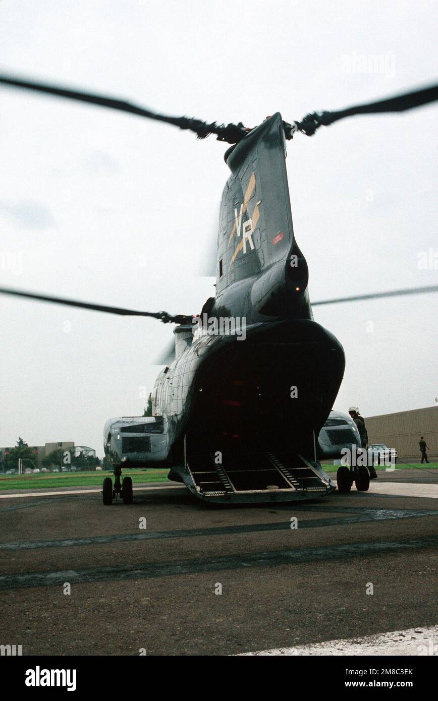 A Helicopter Combat Support Squadron 11 (HC-11) UH-46 Sea Knight ...