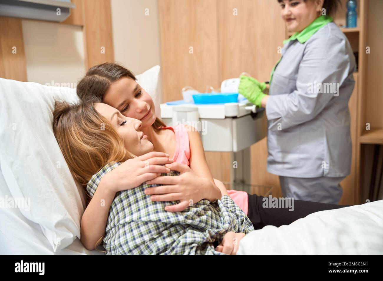 Visiting mom hi-res stock photography and images - Alamy