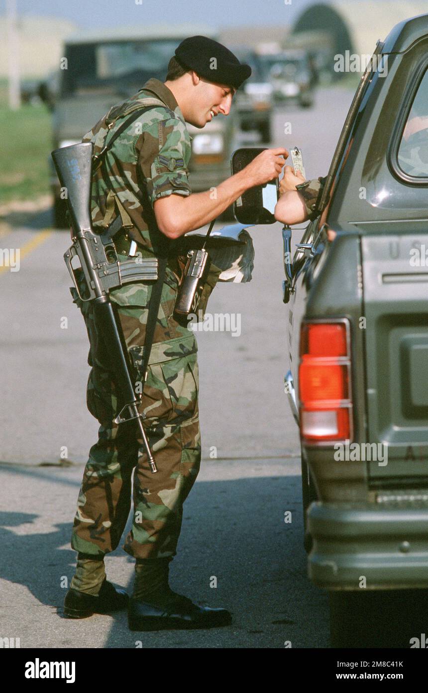 Rifle slung hi-res stock photography and images - Alamy