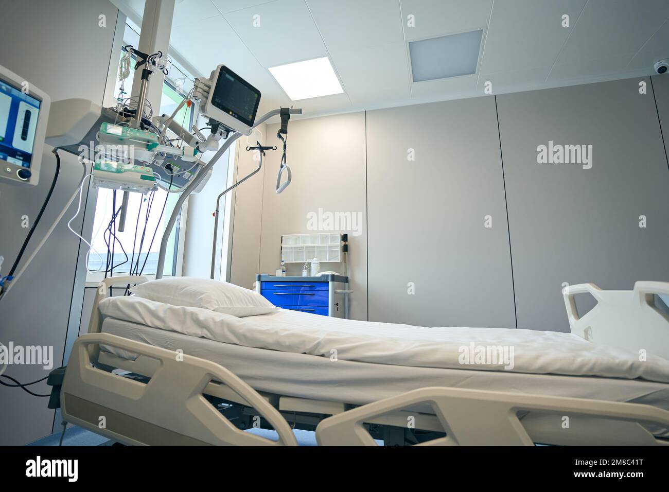 Room for patient treatment and recovery in hospital Stock Photo - Alamy