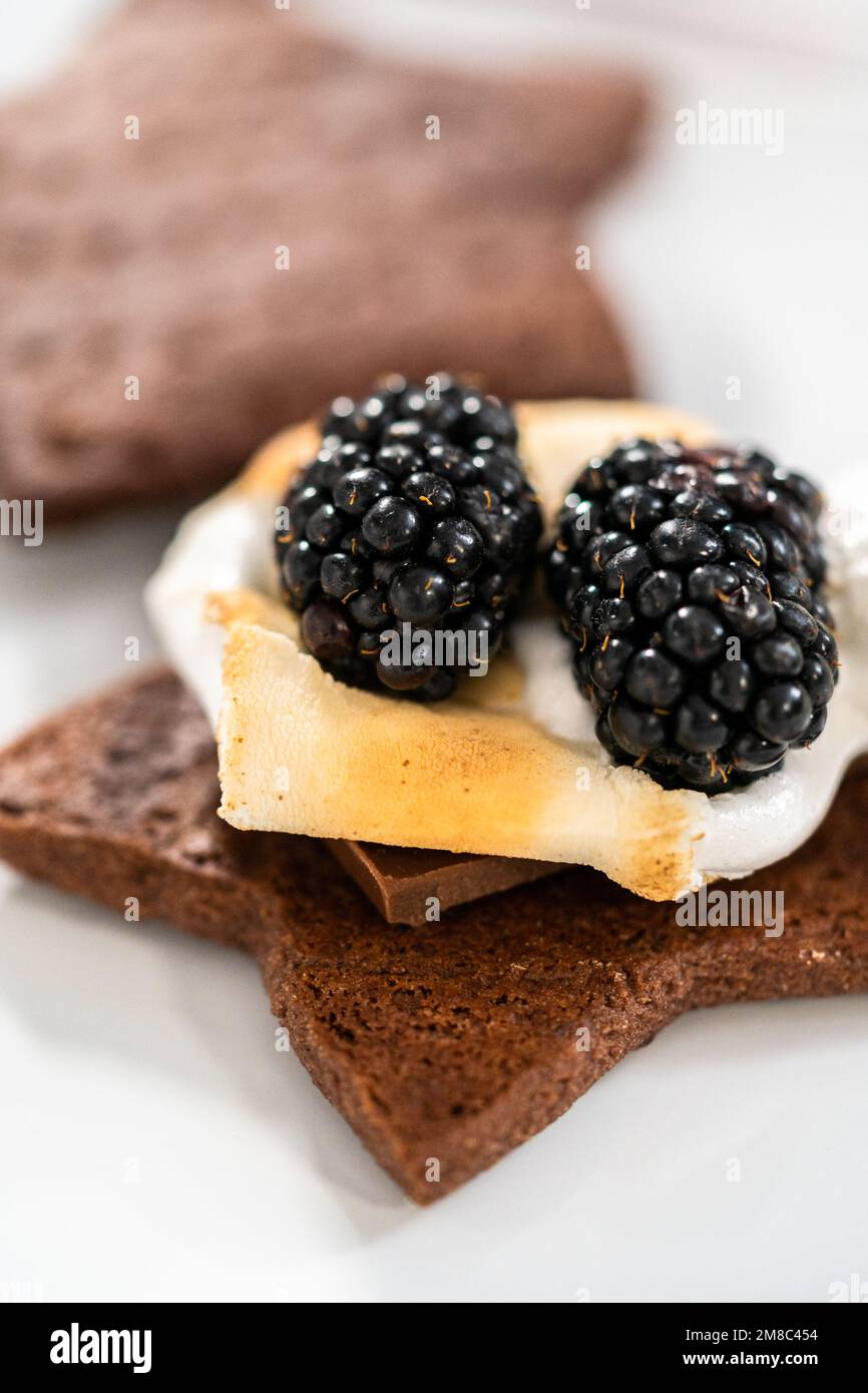 Fruit smores hi-res stock photography and images - Alamy