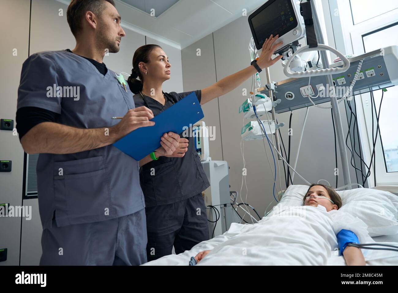 Helping doctors surgery hi-res stock photography and images - Alamy