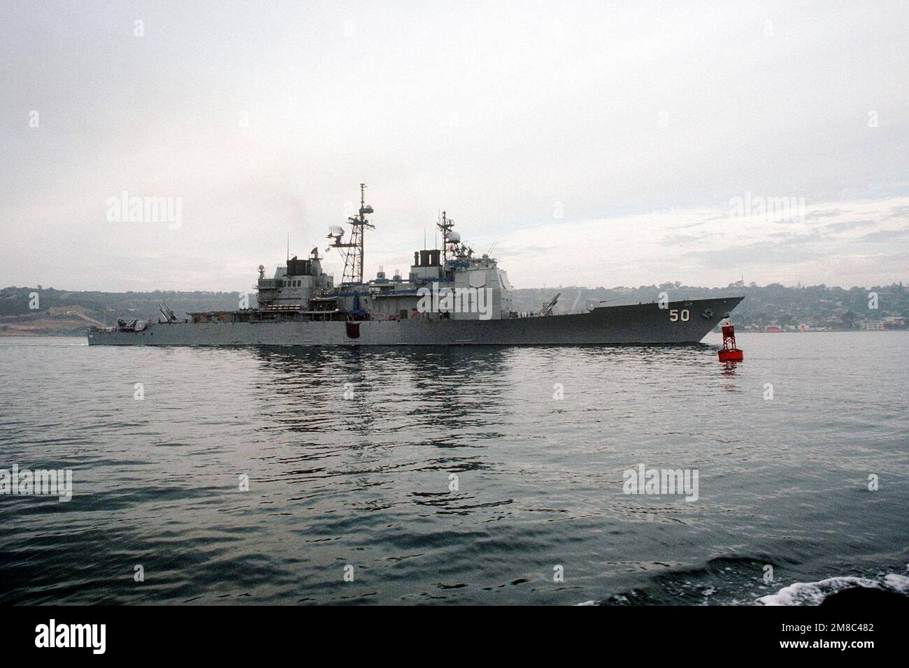 The guided missile cruiser USS VALLEY FORGE (CG 50) heads into San ...