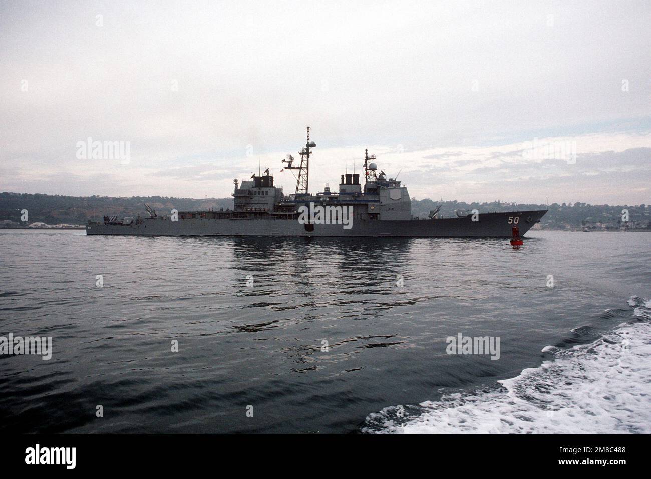 The guided missile cruiser USS VALLEY FORGE (CG 50) heads into San ...
