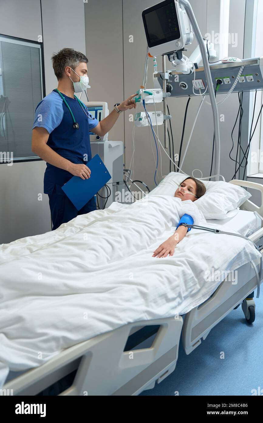 Child in intensive care on breathing support Stock Photo - Alamy