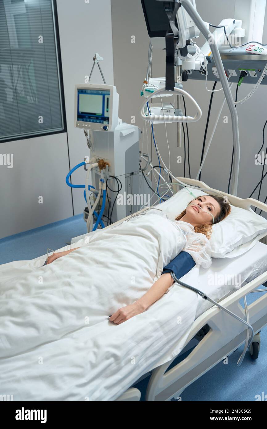 Individual in hospital bed hi-res stock photography and images - Alamy