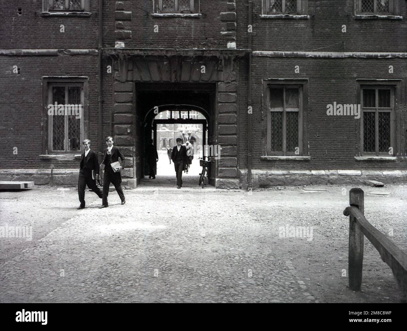 1950s school building hi-res stock photography and images - Alamy