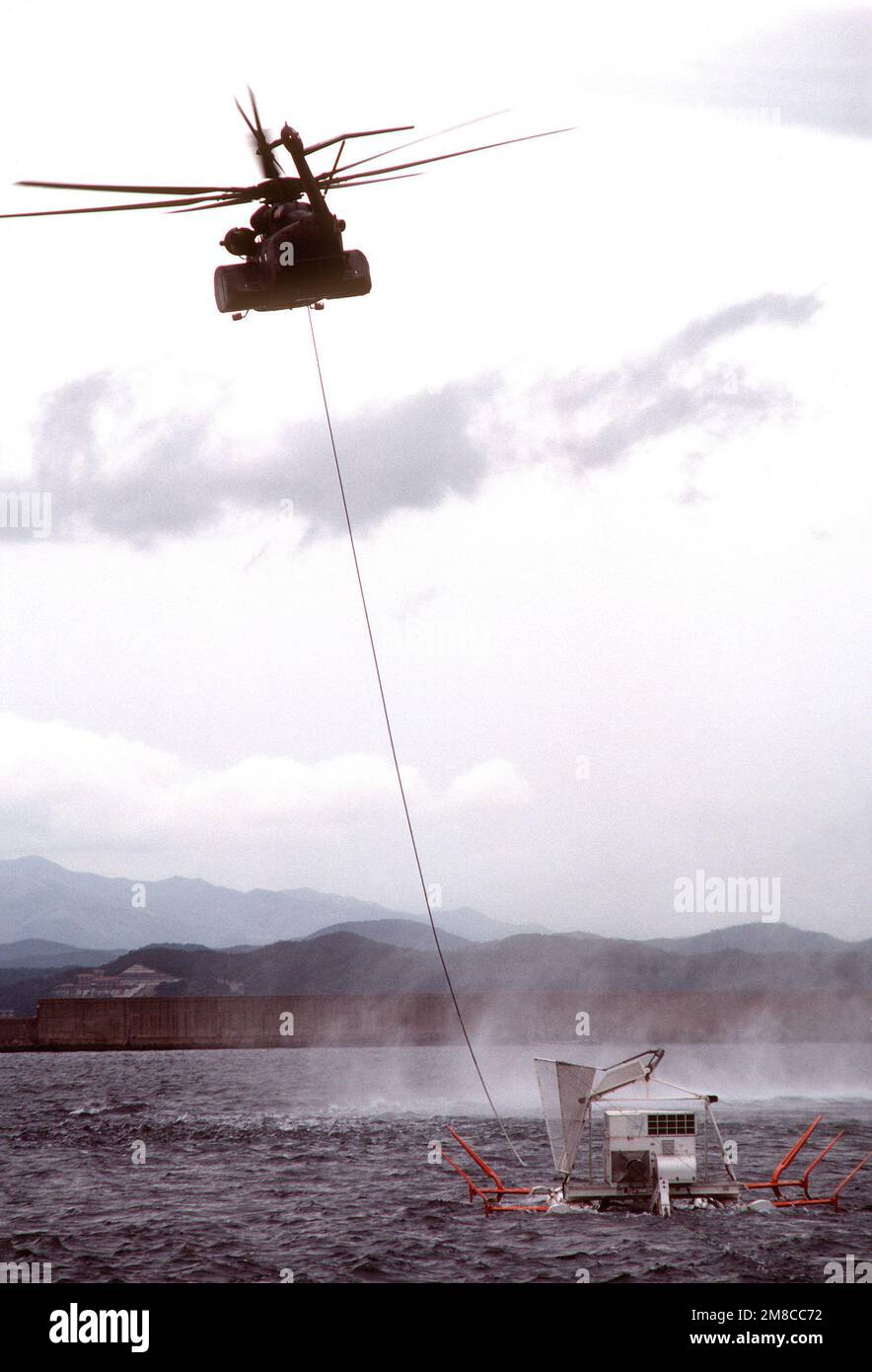 A Helicopter Mine Countermeasure Squadron 15 (HM-15) MH-53E Sea Dragon ...