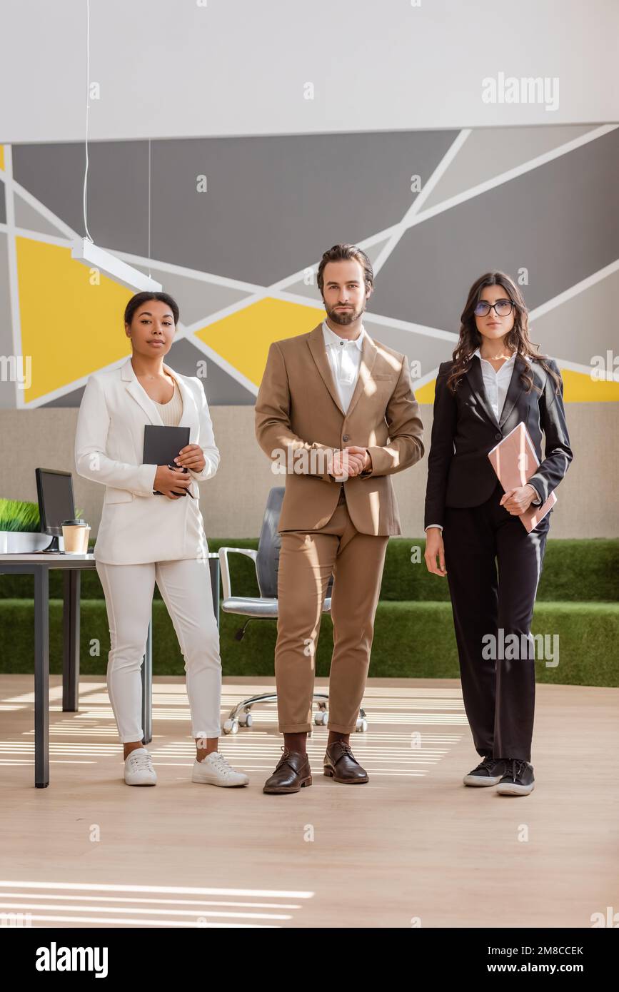 Modern office interior people work hi-res stock photography and images ...