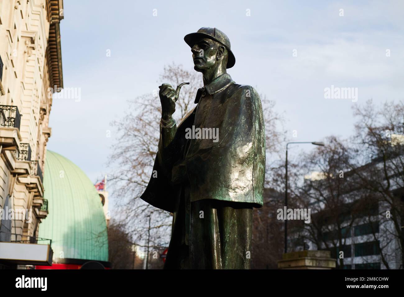 Statue of the legendary investigator Sherlock Holmes outside Baker ...