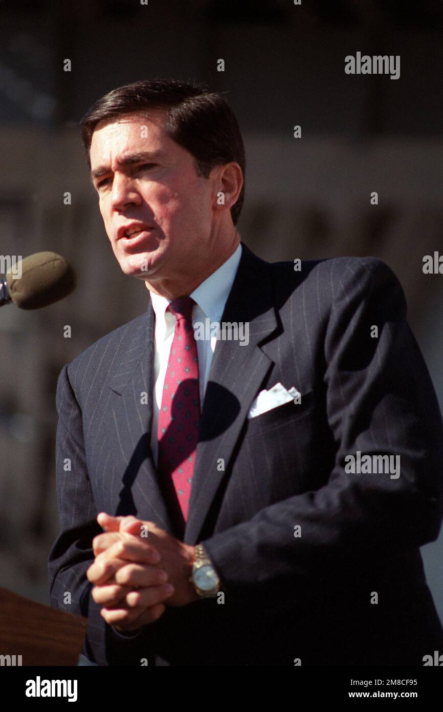 Sen. Chuck Robb of Virginia speaks at the commissioning of the nuclear ...