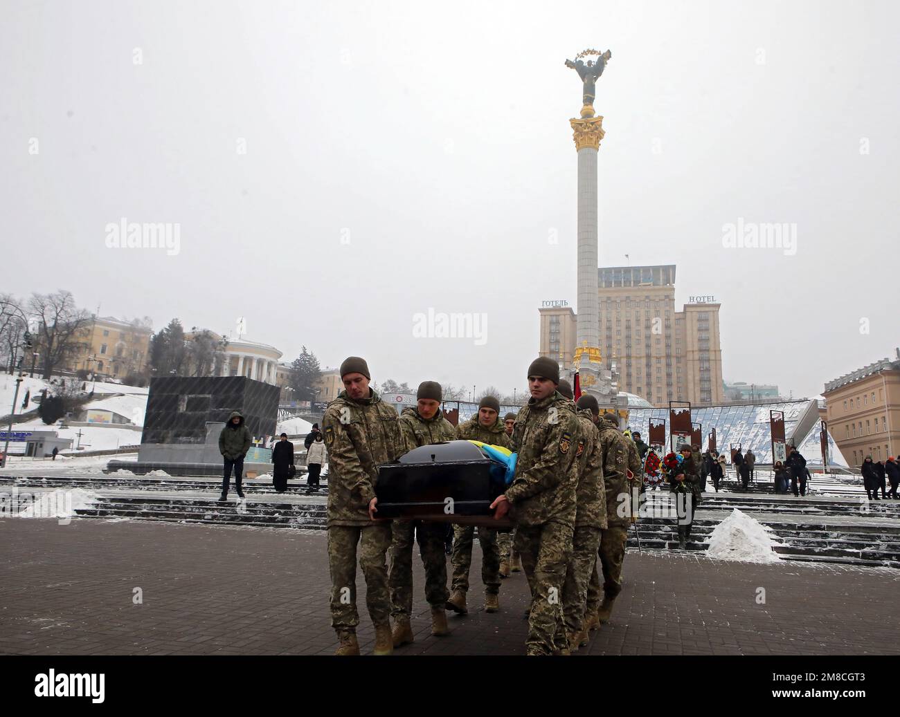 Non Exclusive: KYIV, UKRAINE - JANUARY 12, 2023 - Servicemen carry the ...