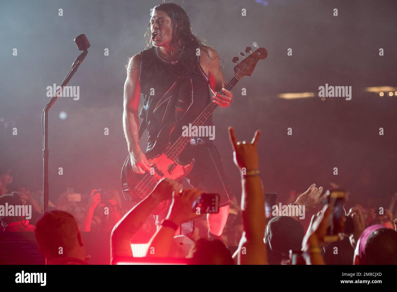 Metallica singer james hetfield hi-res stock photography and images - Alamy