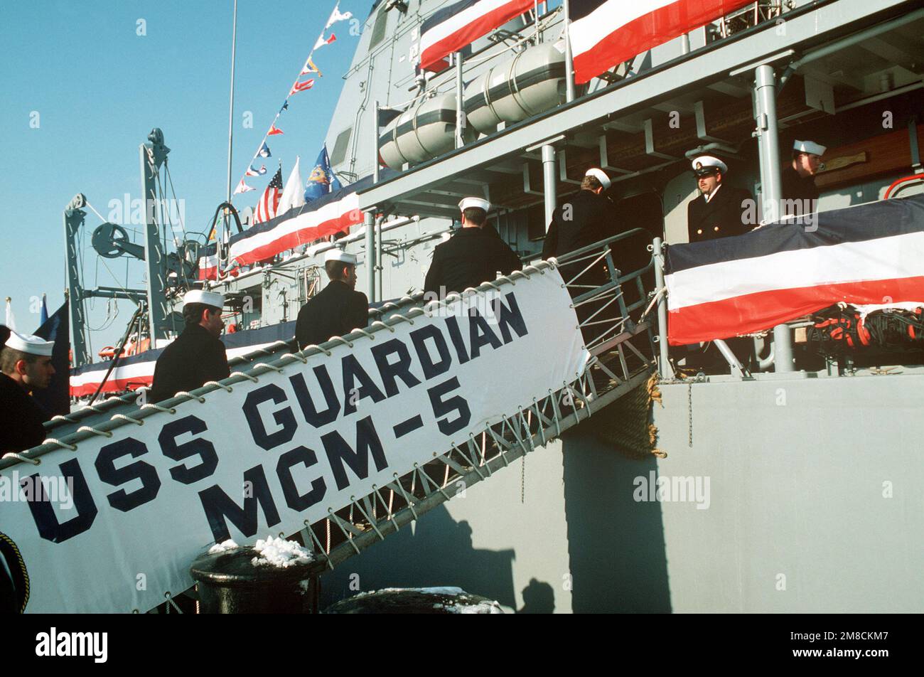 Uss guardian hi-res stock photography and images - Alamy