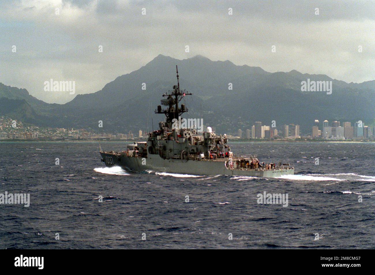 A port quarter view of the frigate USS BRONSTEIN (FF-1037) underway off ...