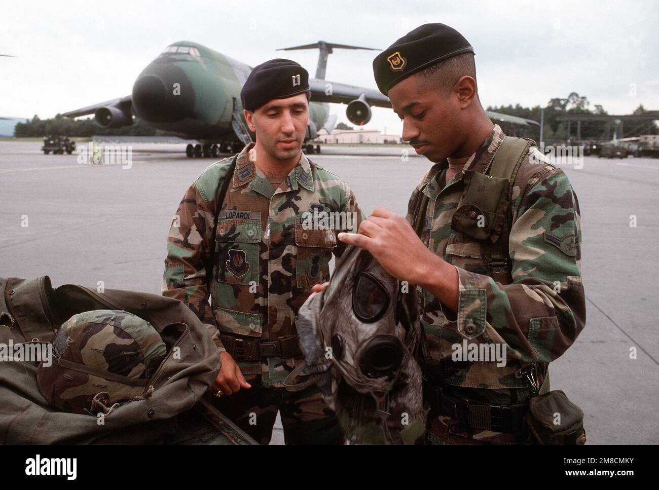 Operation desert shield chemical hi-res stock photography and images ...