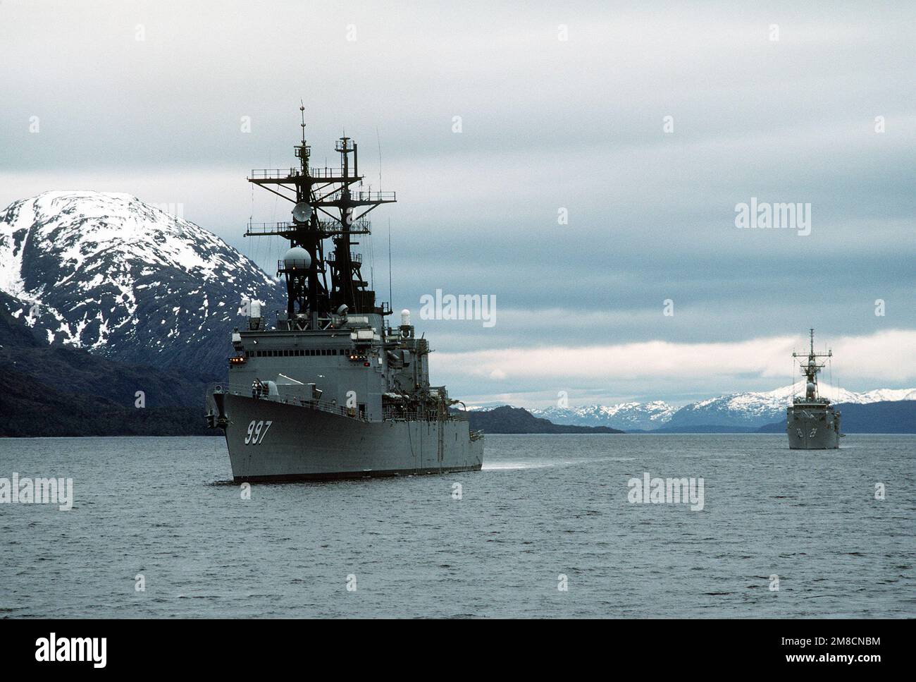 The destroyer USS HAYLER (DD-997) and the guided missile frigate USS ...