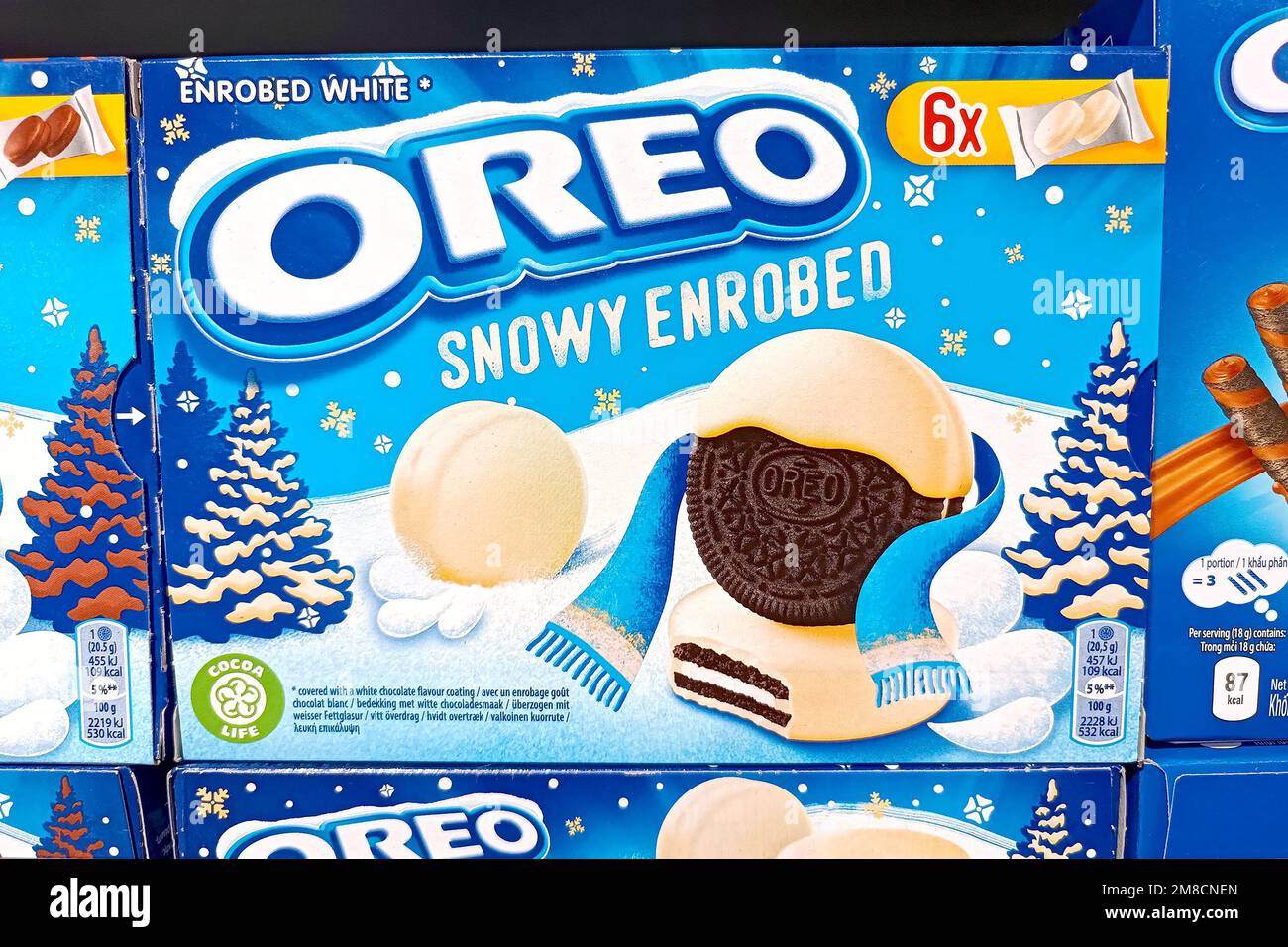 Oreo snowy enrobed cookies hi-res stock photography and images - Alamy