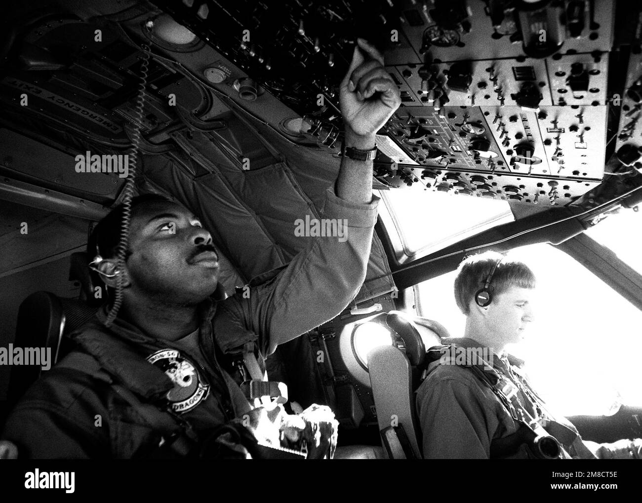 Aviation electricians mate 1st class Black and White Stock Photos ...