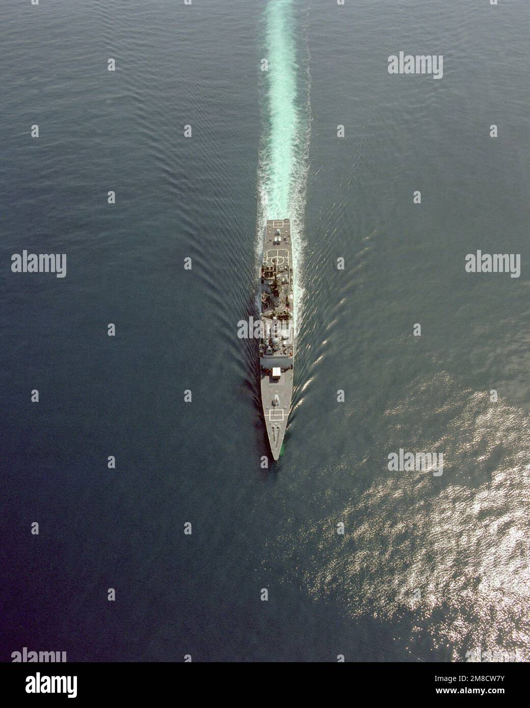 An overhead bow view of the destroyer USS KINKAID (DD 965) underway off ...