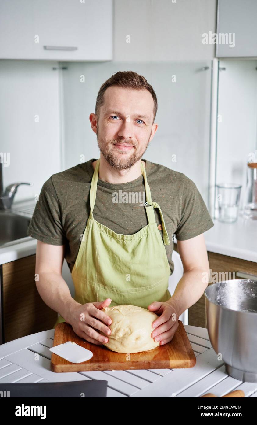 Apron uniform hi-res stock photography and images - Alamy