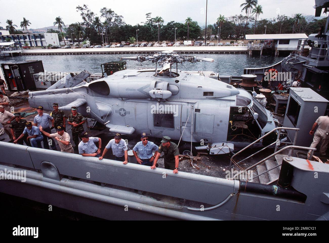 The fleet tug USNS SIOUX (T-ATF-171) comes in to tie up at Halava Pier ...