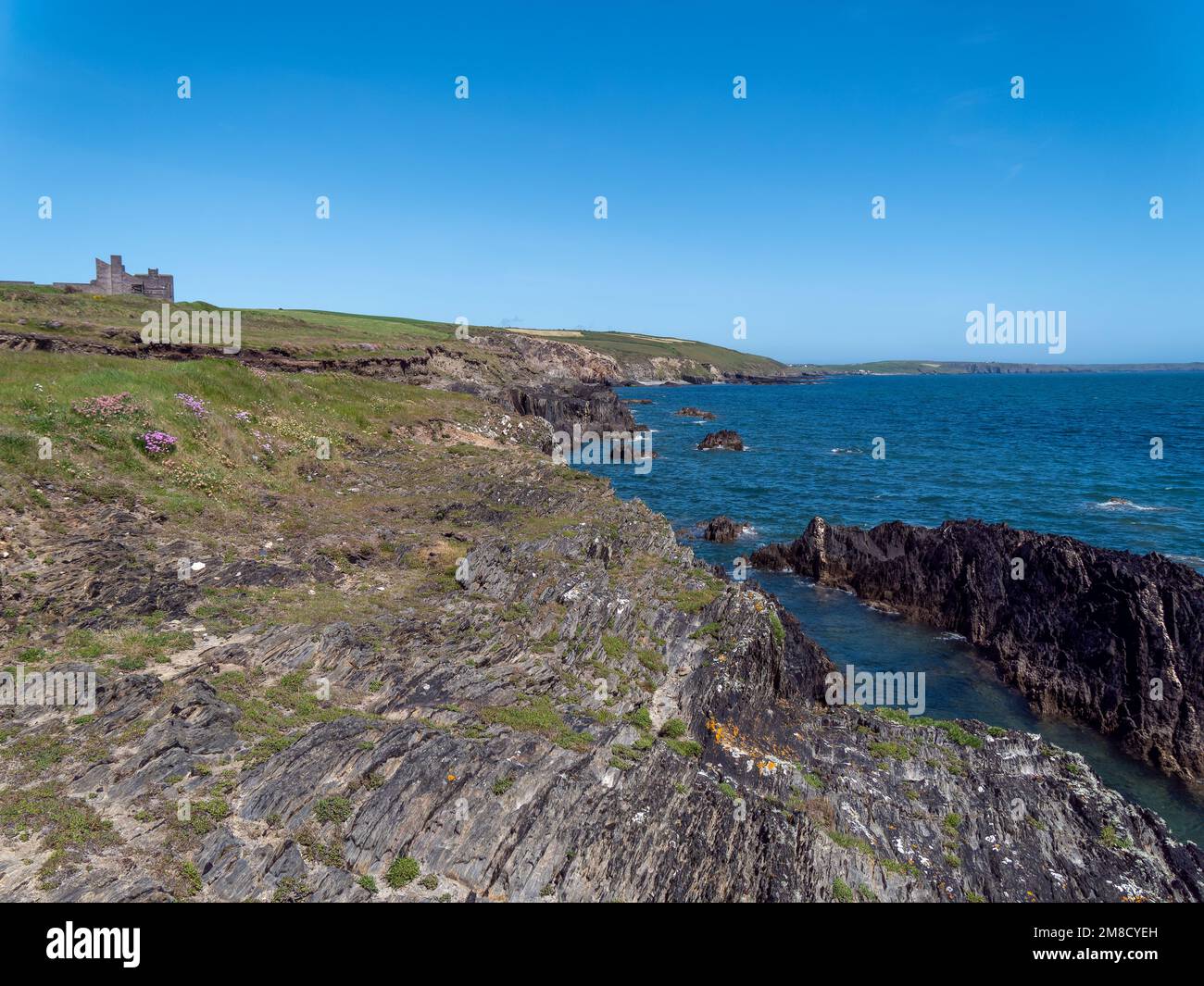 Irish sea landscape. Rocky coast of the Atlantic Ocean on a sunny day ...