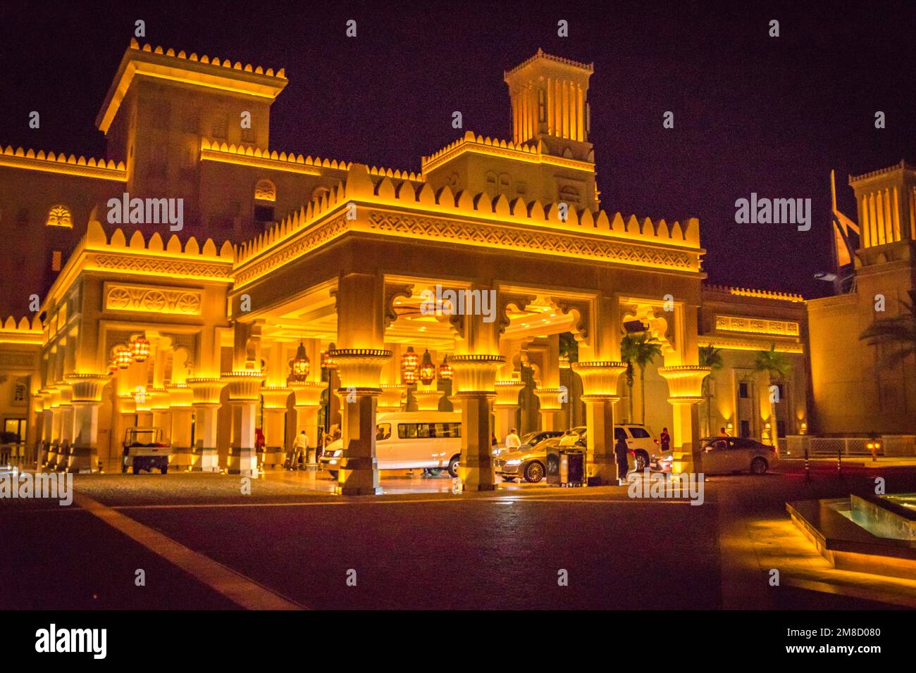 Dubai mall roof architecture hi-res stock photography and images - Alamy