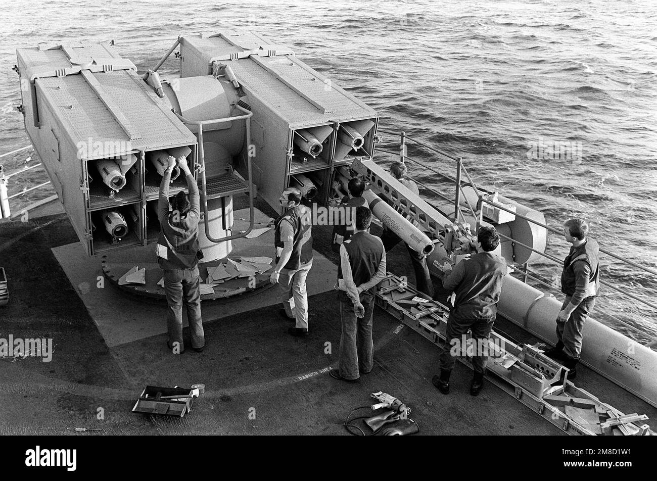 Aviation ordnancemen unload Sea Sparrow missiles from a Mark 29 ...